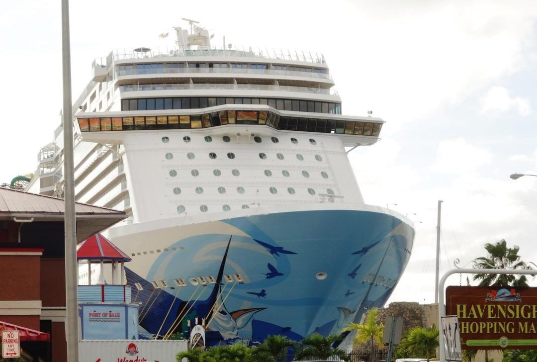 Norwegian Escape Bars - A Complete Guide - EatSleepCruise.com