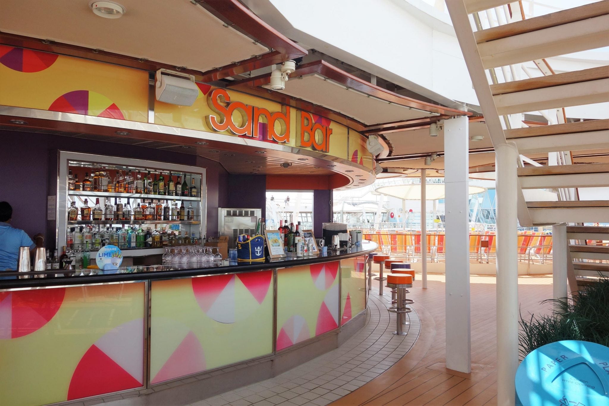 Our Complete Guide to the Oasis of the Seas Bars | EatSleepCruise.com