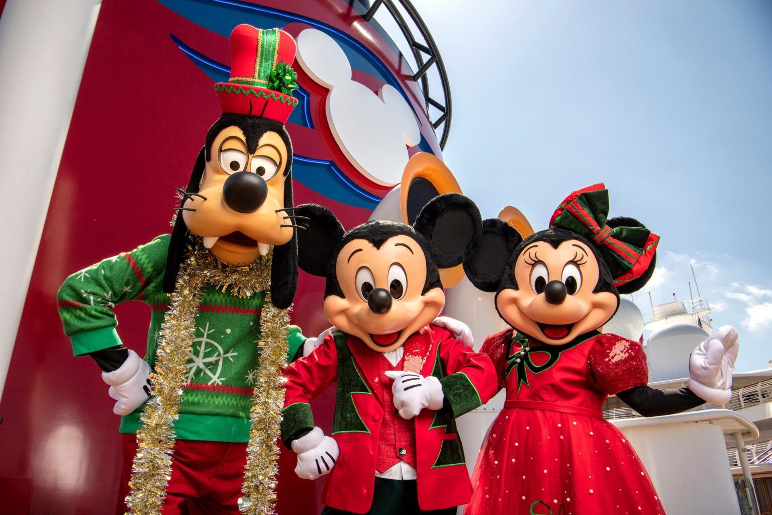 Why Spend Christmas on a Cruise? Benefits, Tips & How Cruise Lines ...