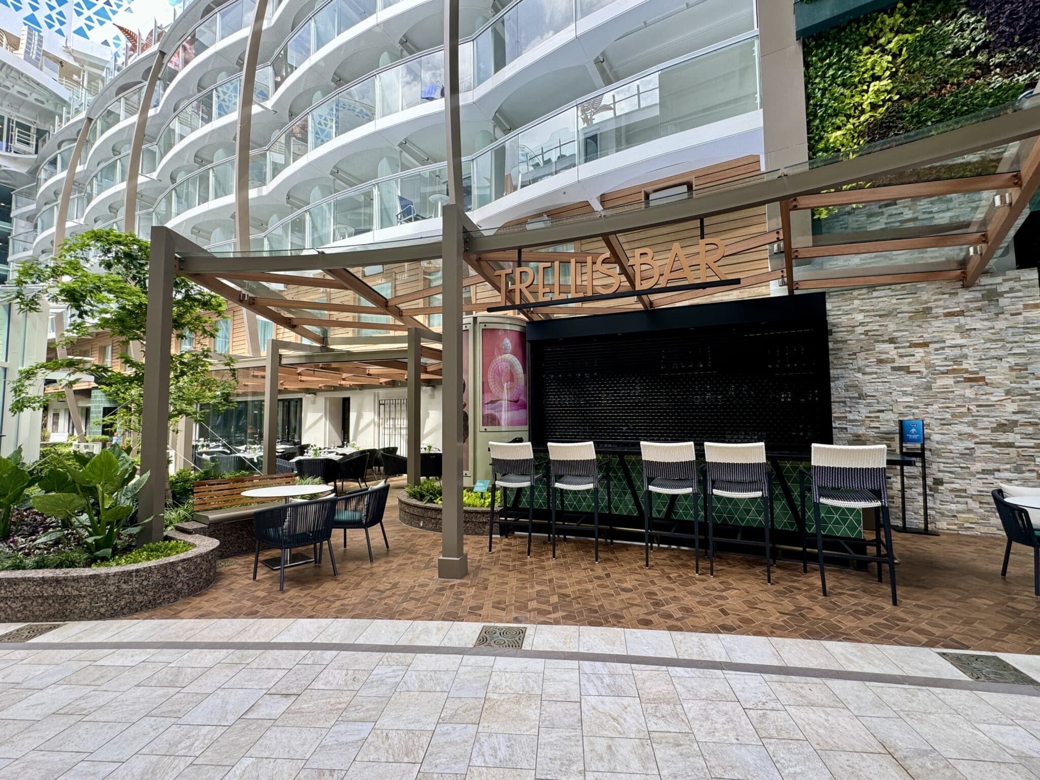 Our Complete Guide to All the Utopia of the Seas Bars With Menus