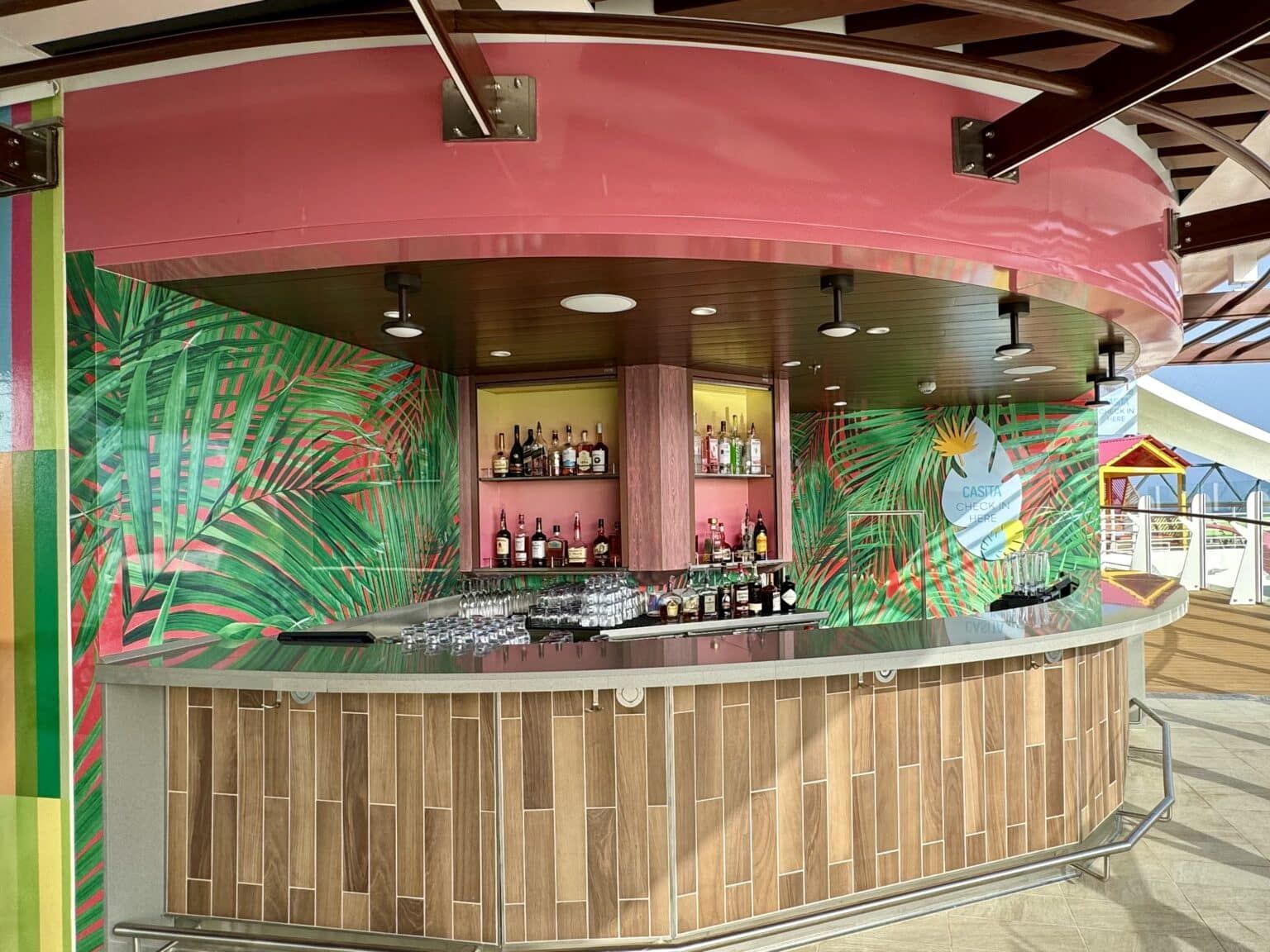 Our Complete Guide to All the Utopia of the Seas Bars With Menus