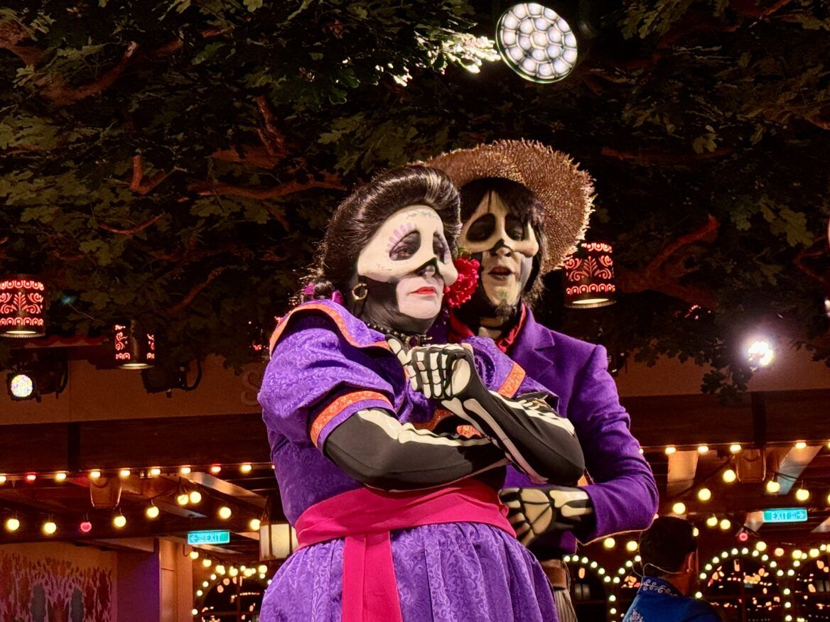 Disney Treasure Restaurants Guide With Menus